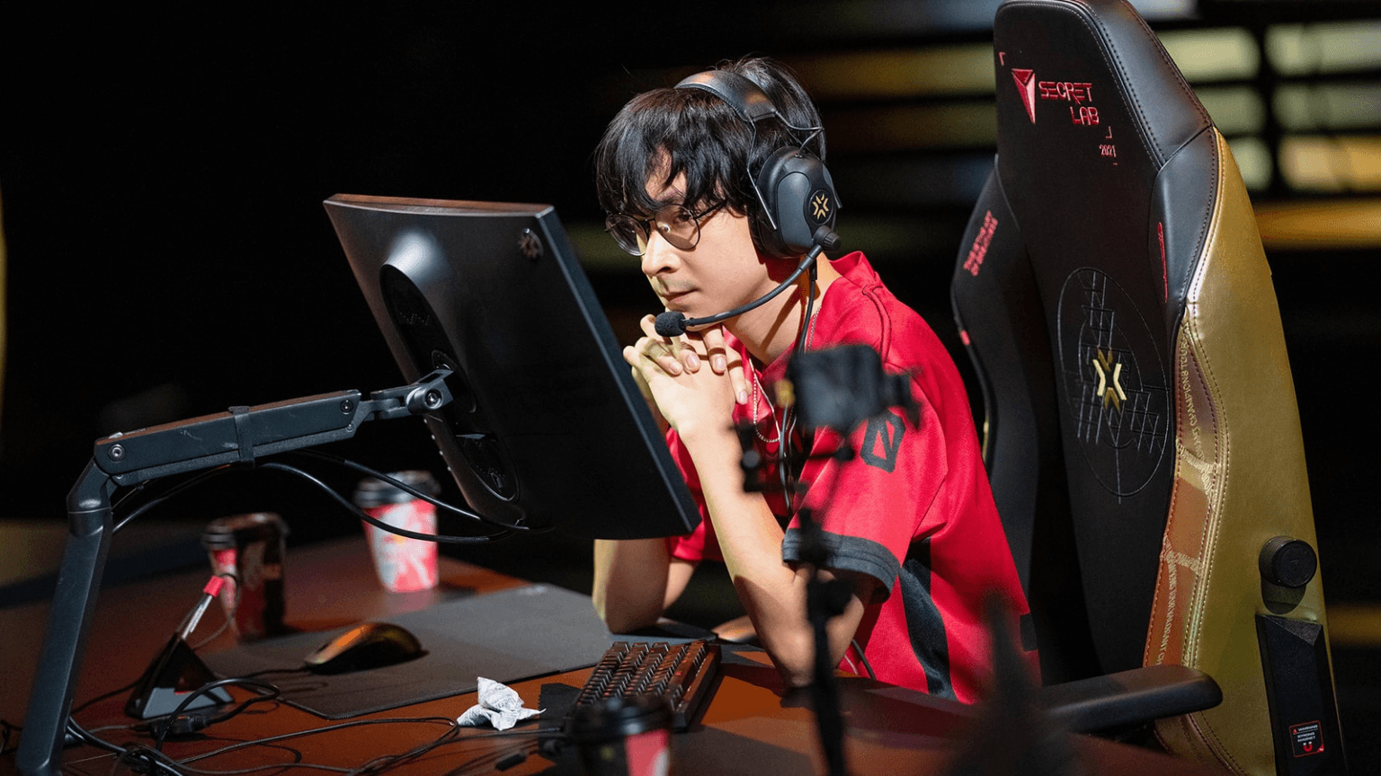 TenZ Gaming Setup: What Headphones Does TenZ Use? - Hollyland